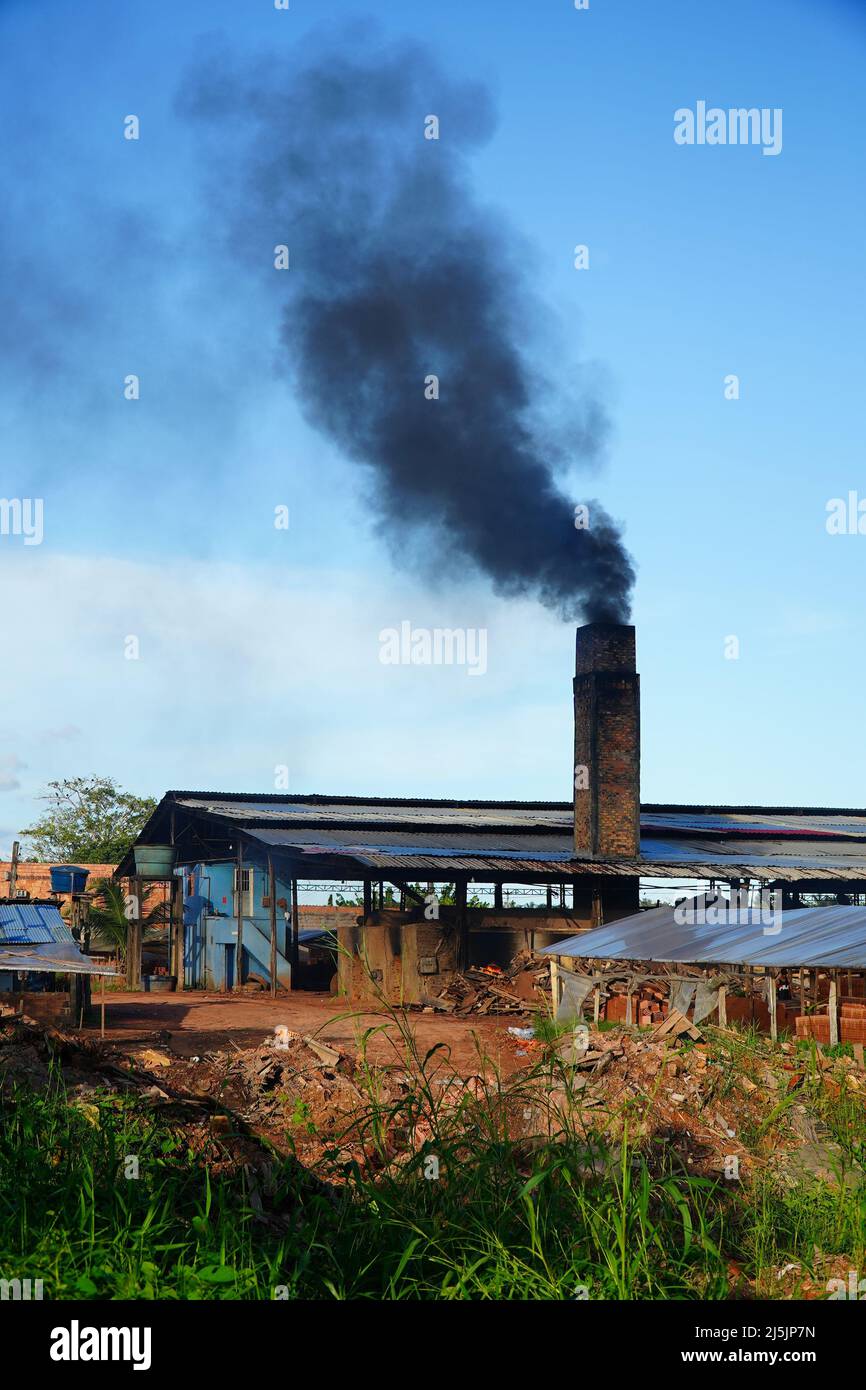 Lorry loaded with bricks hi-res stock photography and images - Alamy