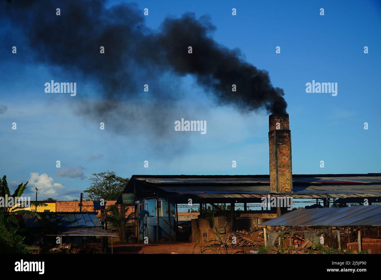 Lorry loaded with bricks hi-res stock photography and images - Alamy