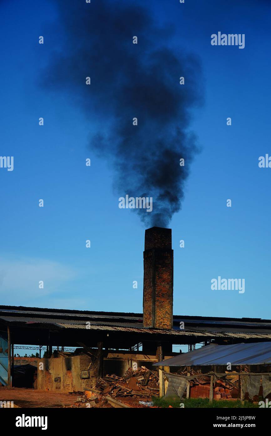 Lorry loaded with bricks hi-res stock photography and images - Alamy
