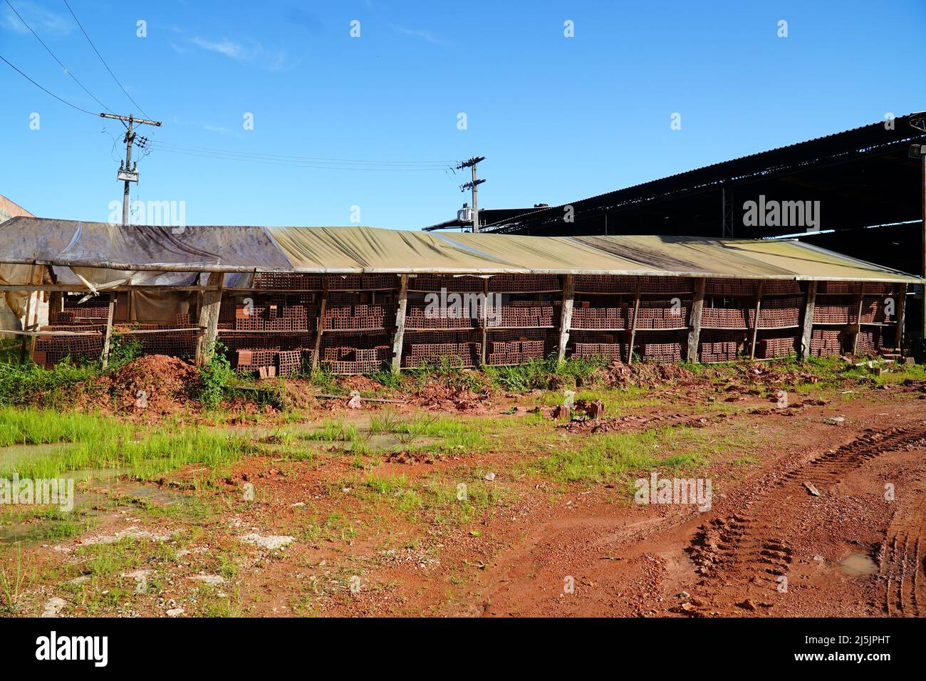 Lorry loaded with bricks hi-res stock photography and images - Alamy
