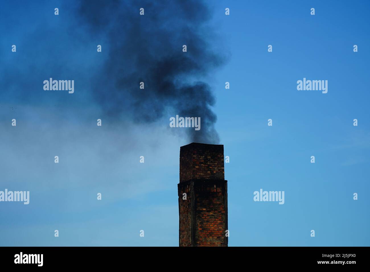 Lorry loaded with bricks hi-res stock photography and images - Alamy