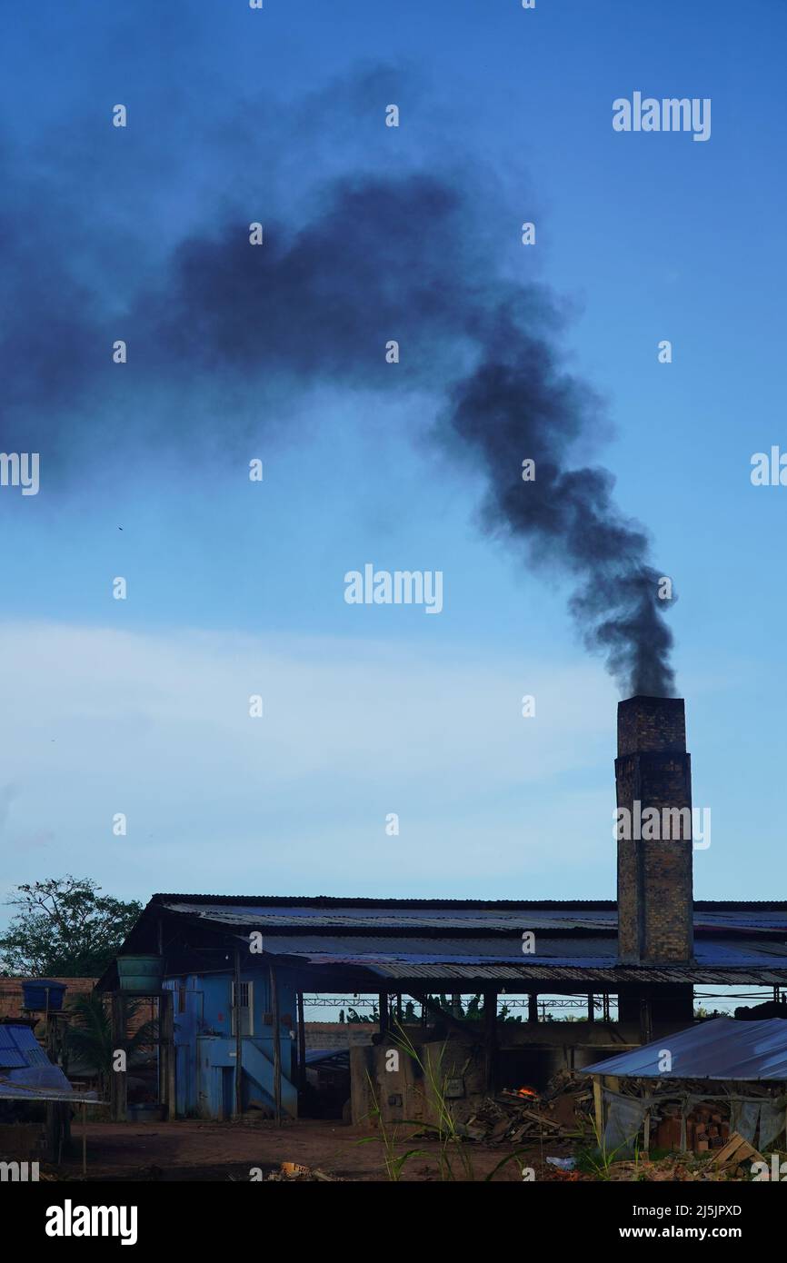 Lorry loaded with bricks hi-res stock photography and images - Alamy