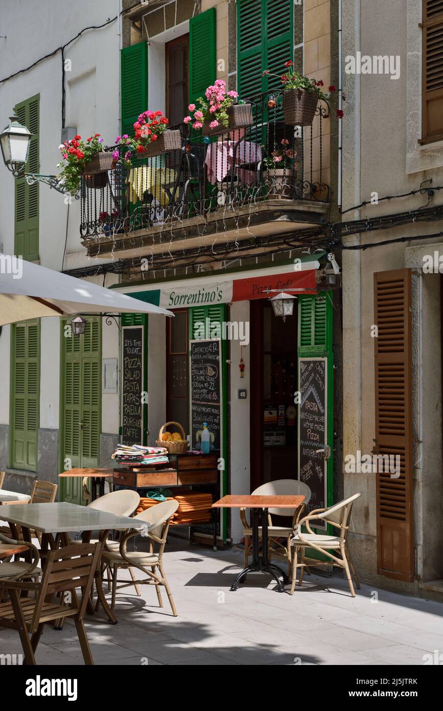 Traditional buildings arta hi-res stock photography and images - Alamy