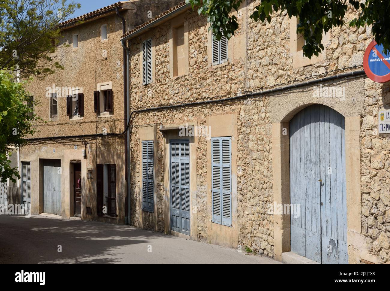 Traditional buildings arta hi-res stock photography and images - Alamy