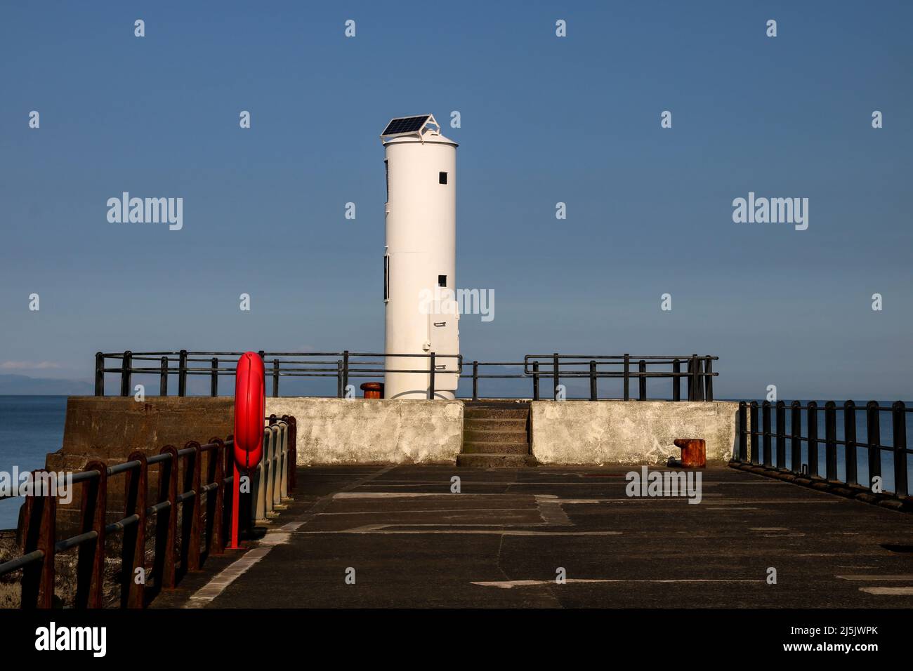 Harbour entrance light on a coastal jetty Stock Photo - Alamy