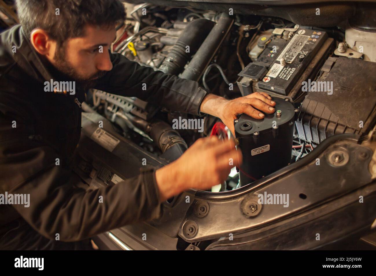 Industrial mechanic working italy hi-res stock photography and images ...