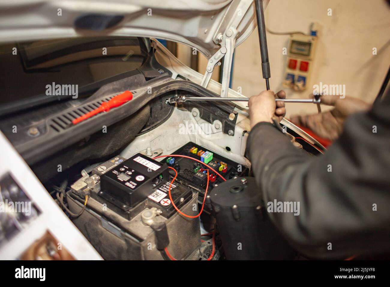 Auto mechanic work april hi-res stock photography and images - Alamy