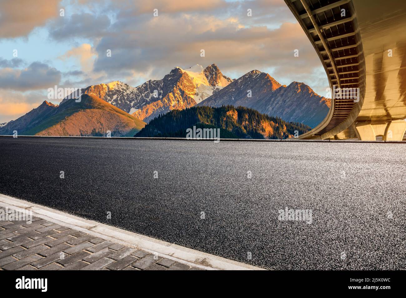 Highway sunset hi-res stock photography and images - Alamy