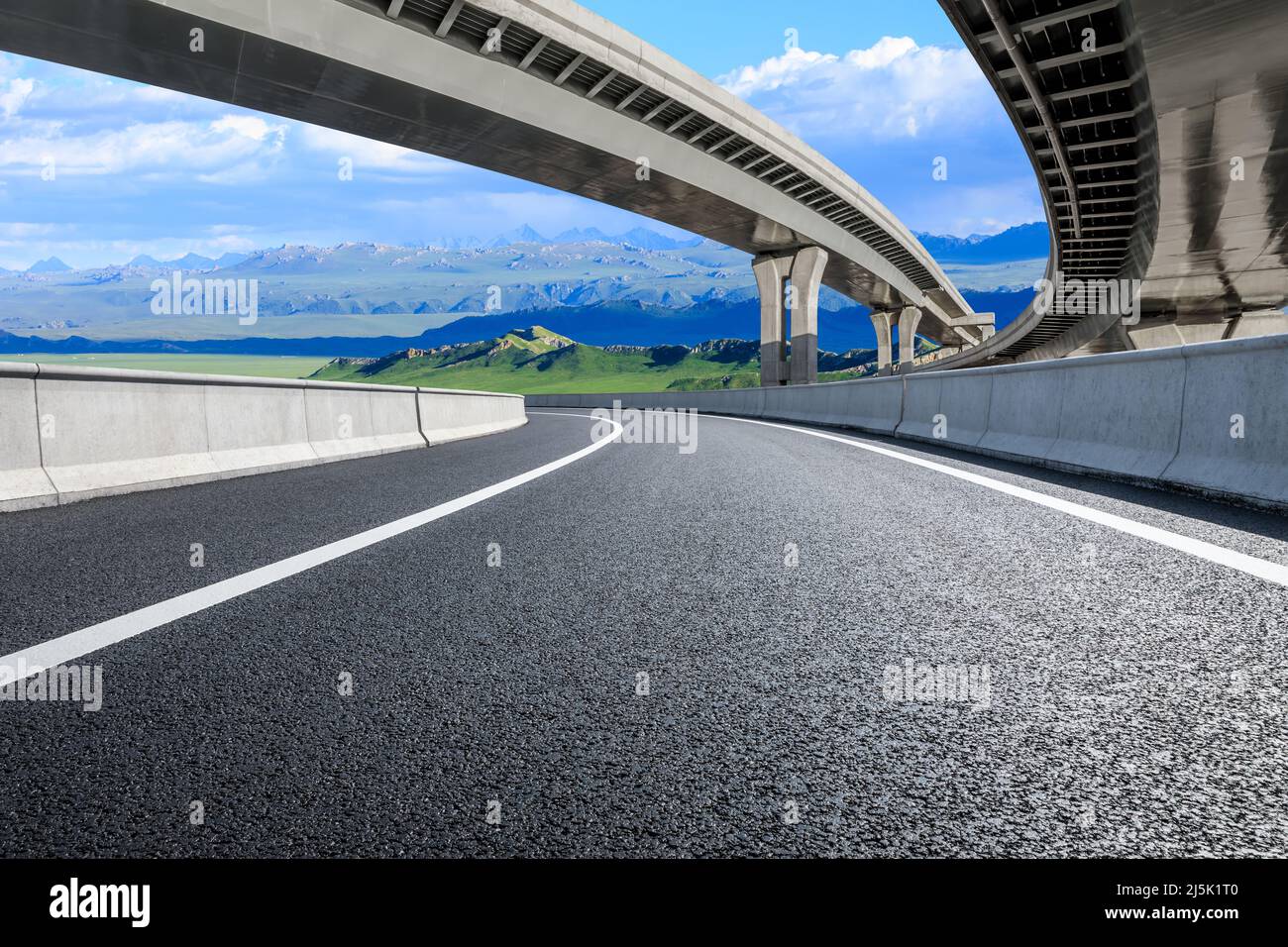 Empty road architecture hi-res stock photography and images - Alamy