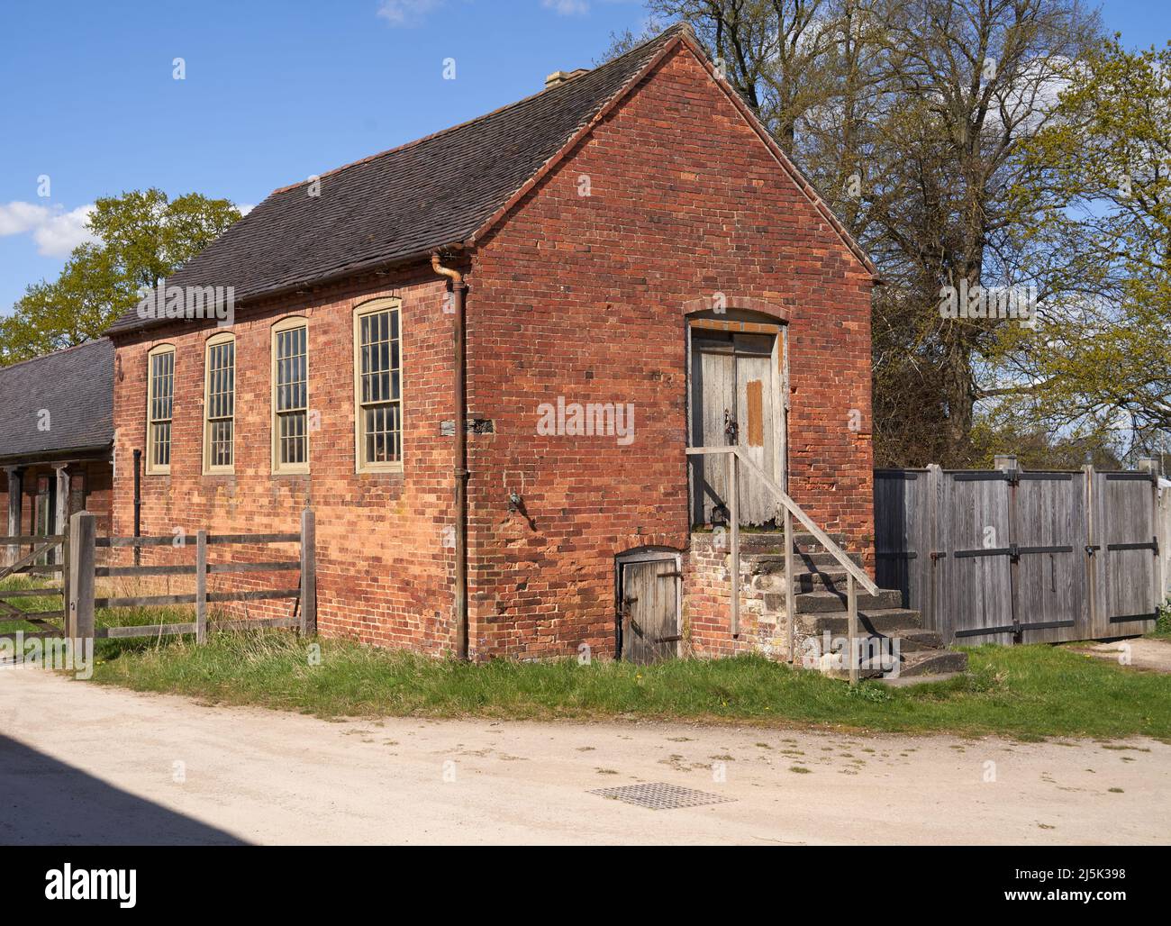 Old brick barn workshop building Stock Photo - Alamy