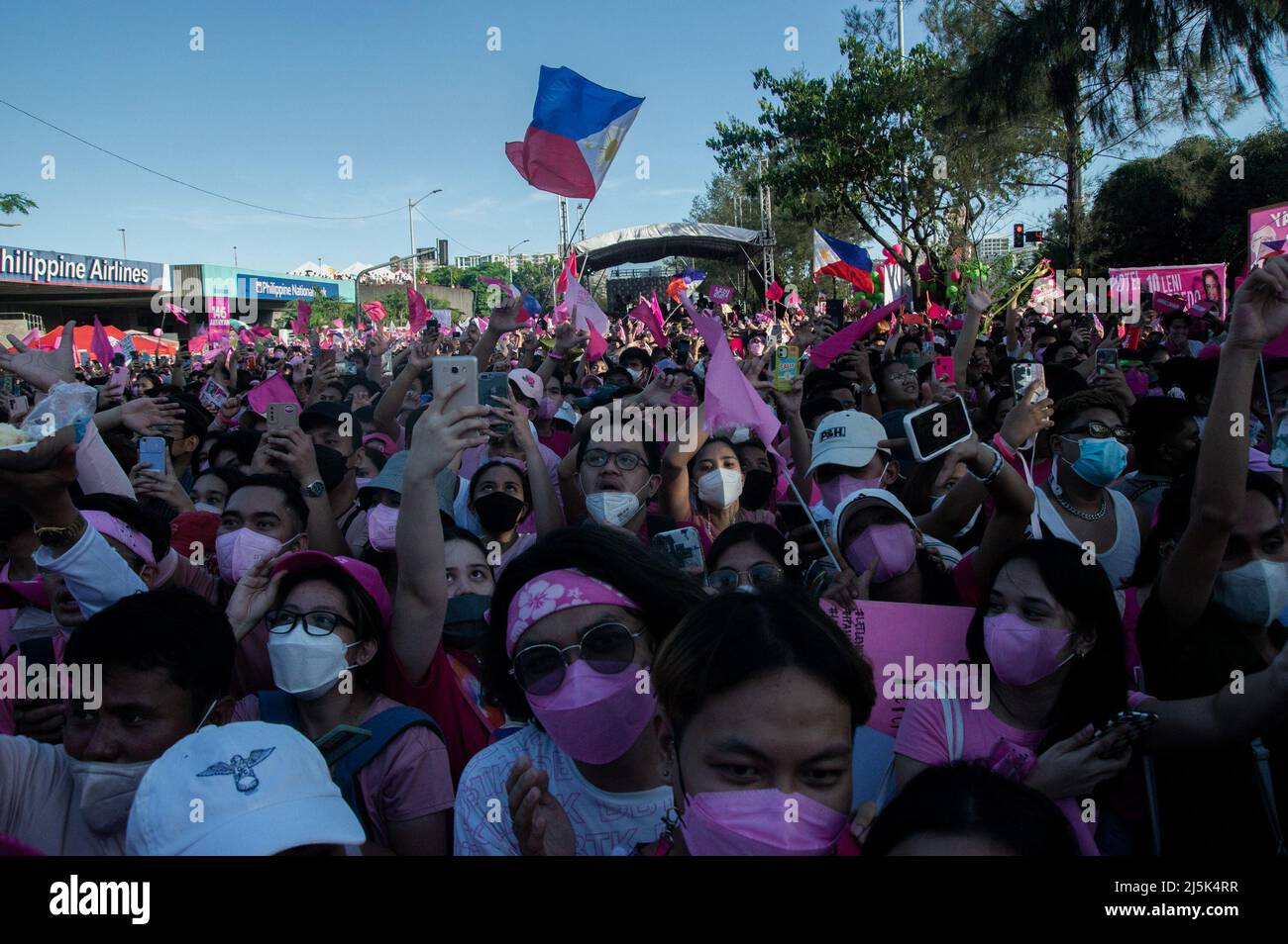 Thousands of people join the "ArawNa10to" Grand Rally for presidential ...
