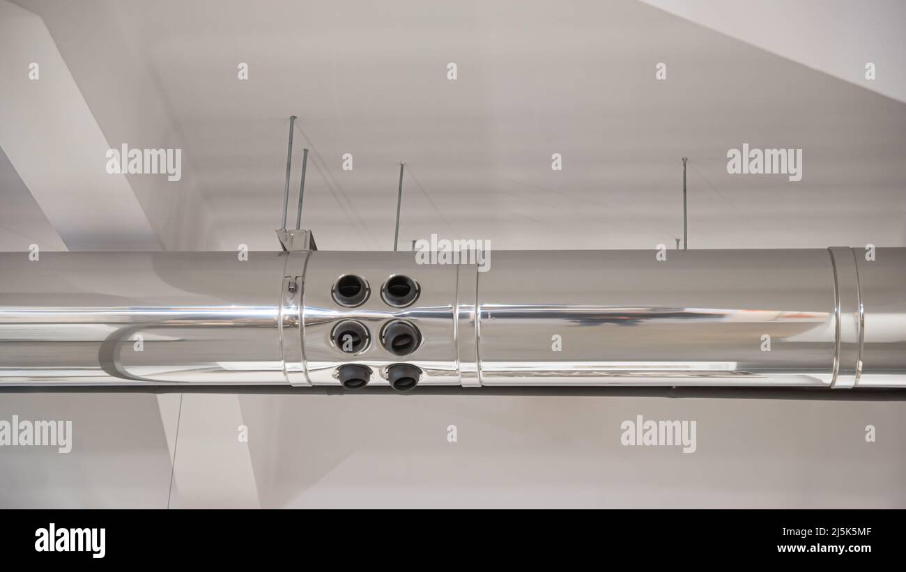 Pipes installed with adjustable duct for air conditioning and heating ...