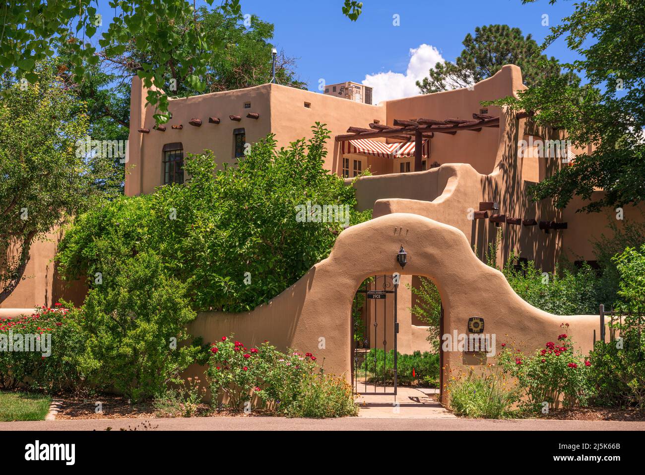 Unm campus hi-res stock photography and images - Alamy