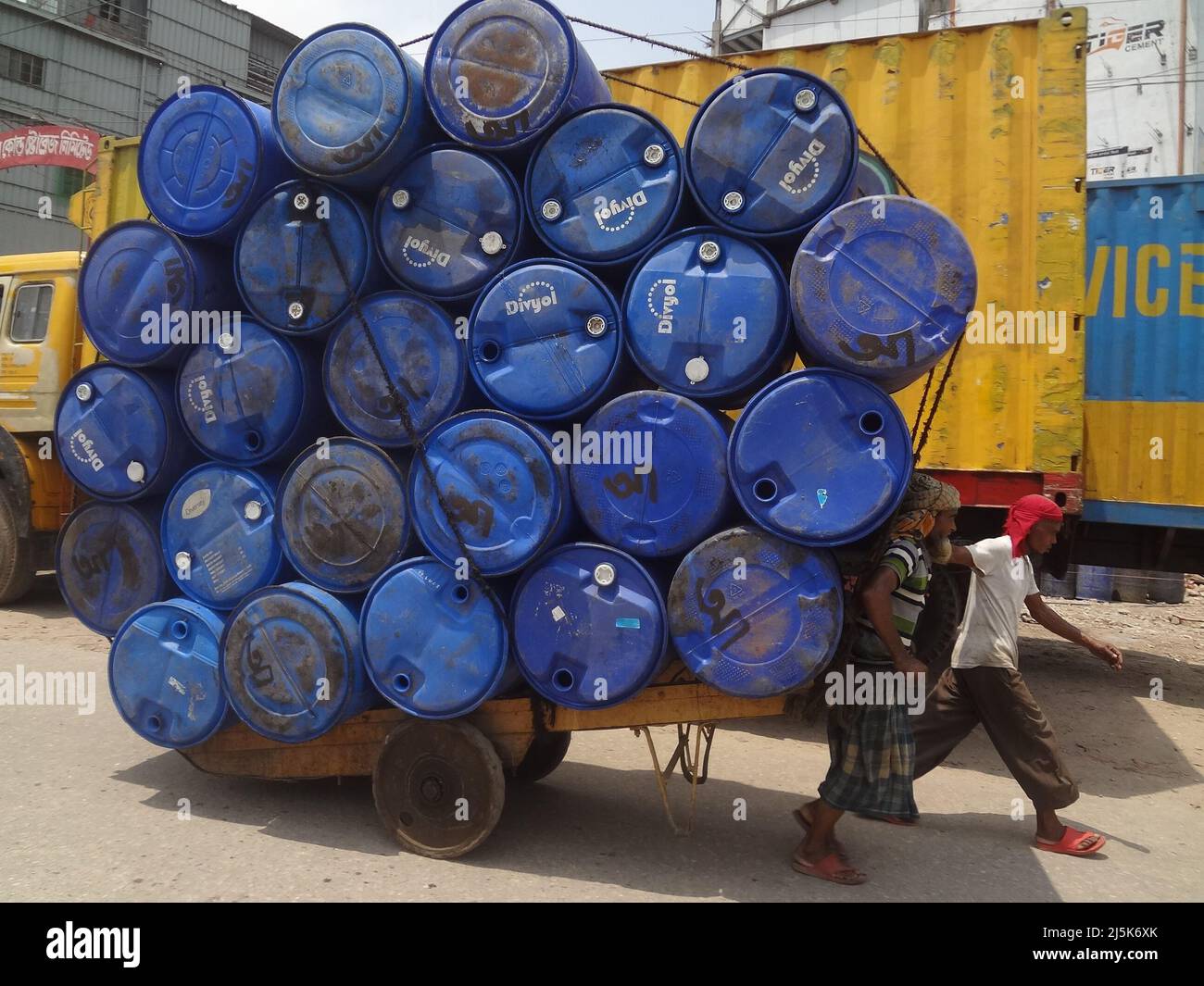 Plastic drums hi-res stock photography and images - Alamy