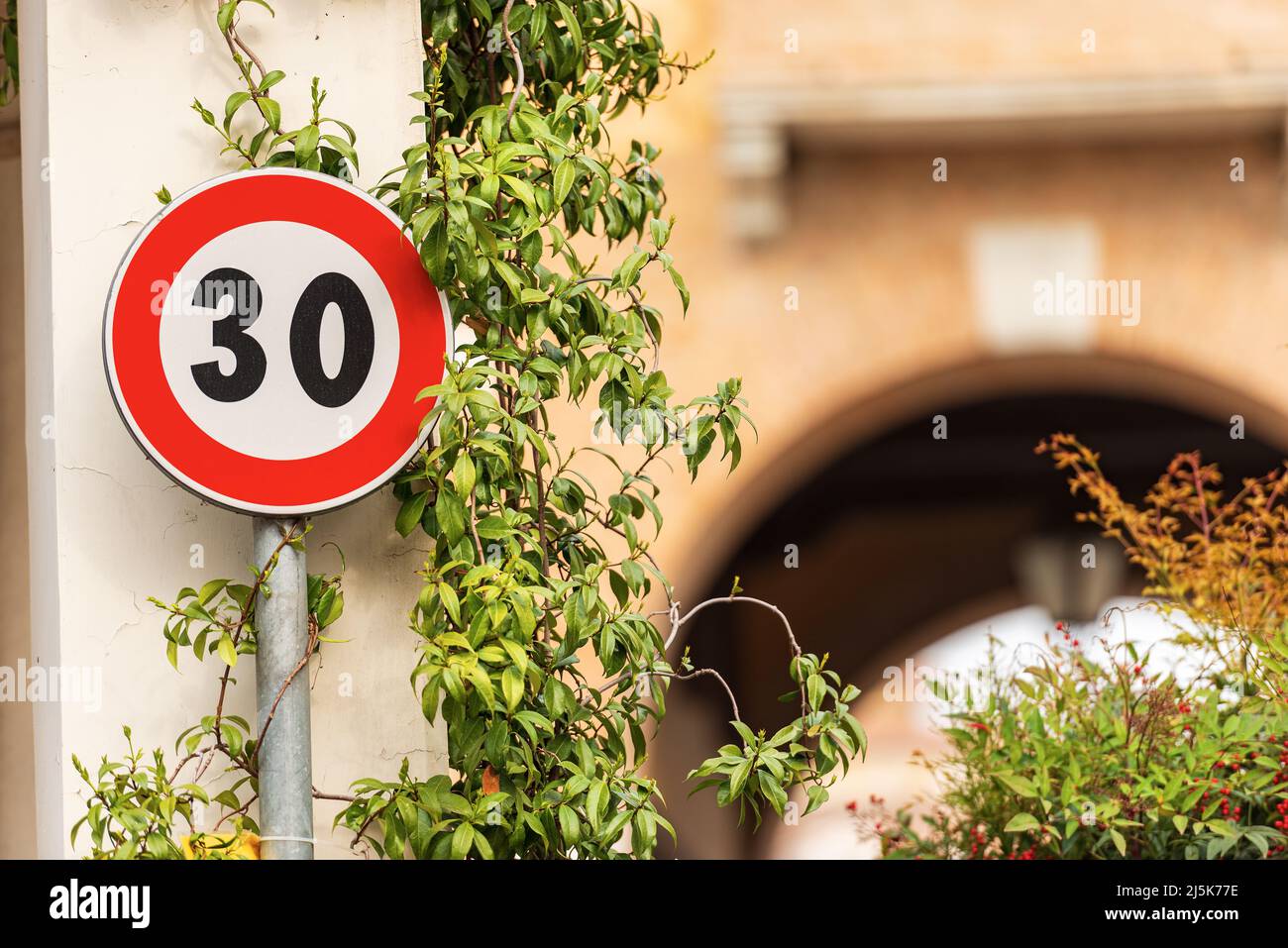 30 kmh hi-res stock photography and images - Alamy