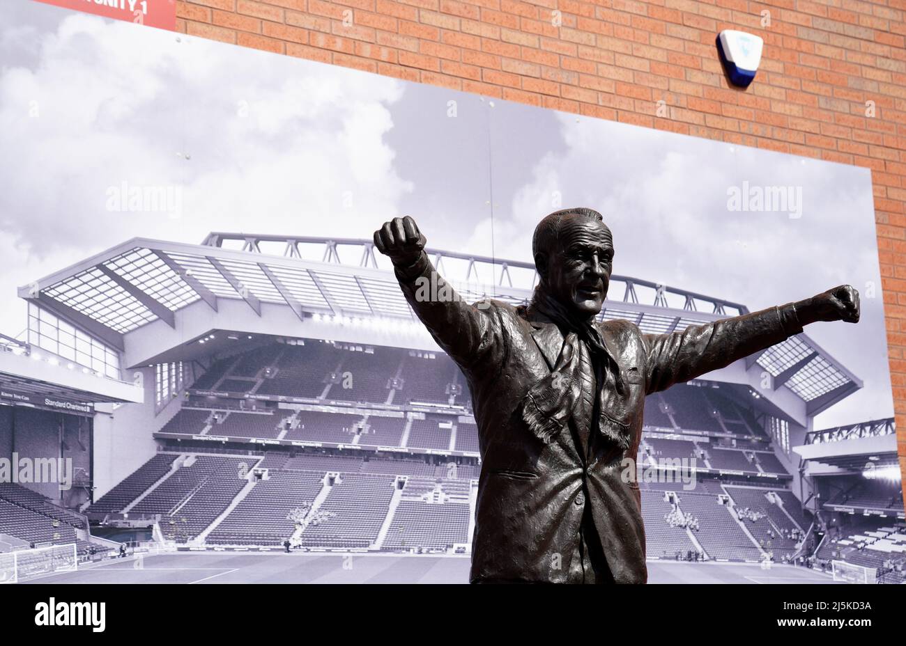 A general view of the Bill Shankly statue before the Premier League ...