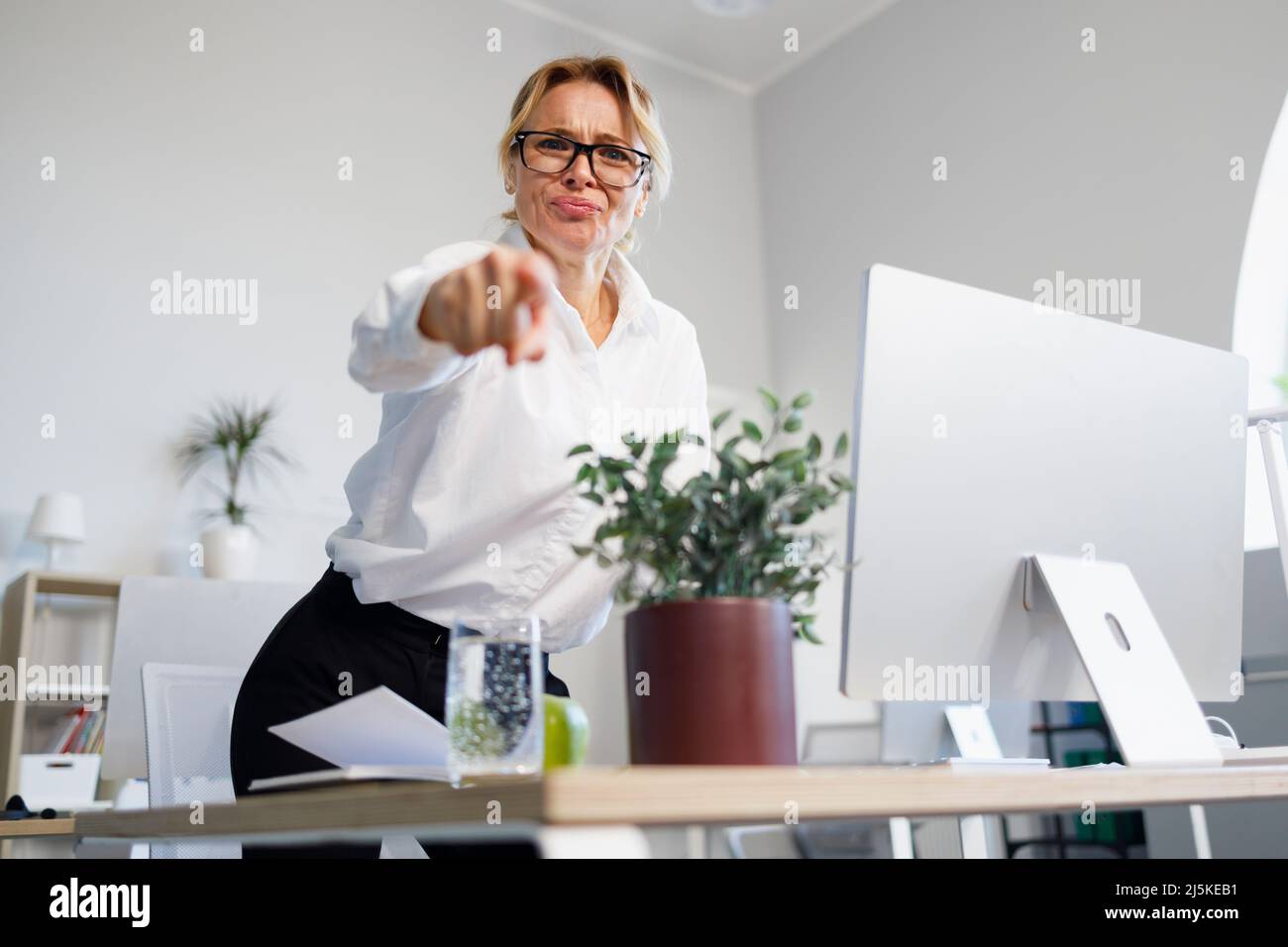 Female boss at desk and stress hi-res stock photography and images - Alamy