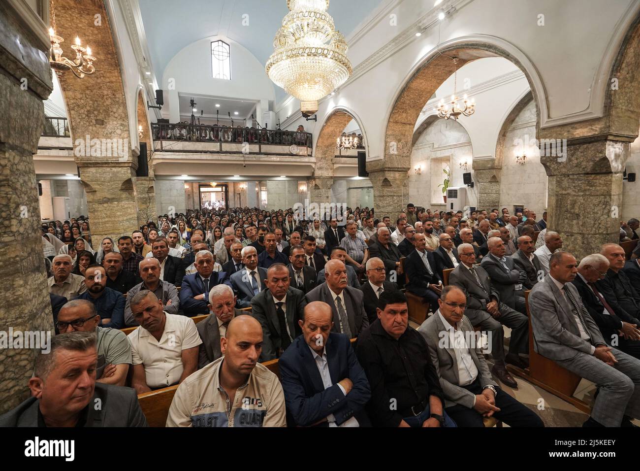 Bartella, Iraq. 24th Apr, 2022. Believers attend the Easter Mass of ...