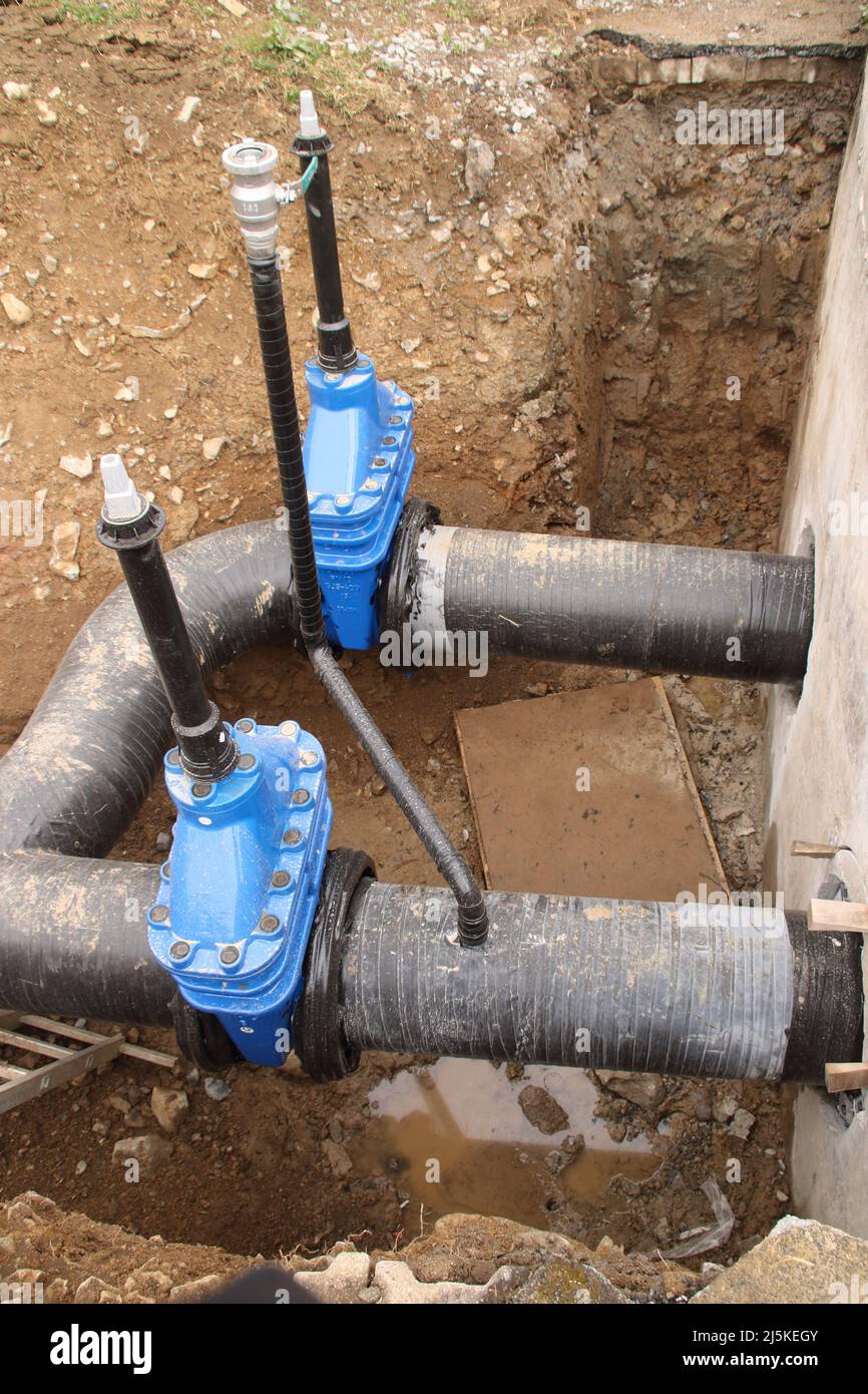 Gate valve and emergency bypass valve in front of an aeration tank in a ...