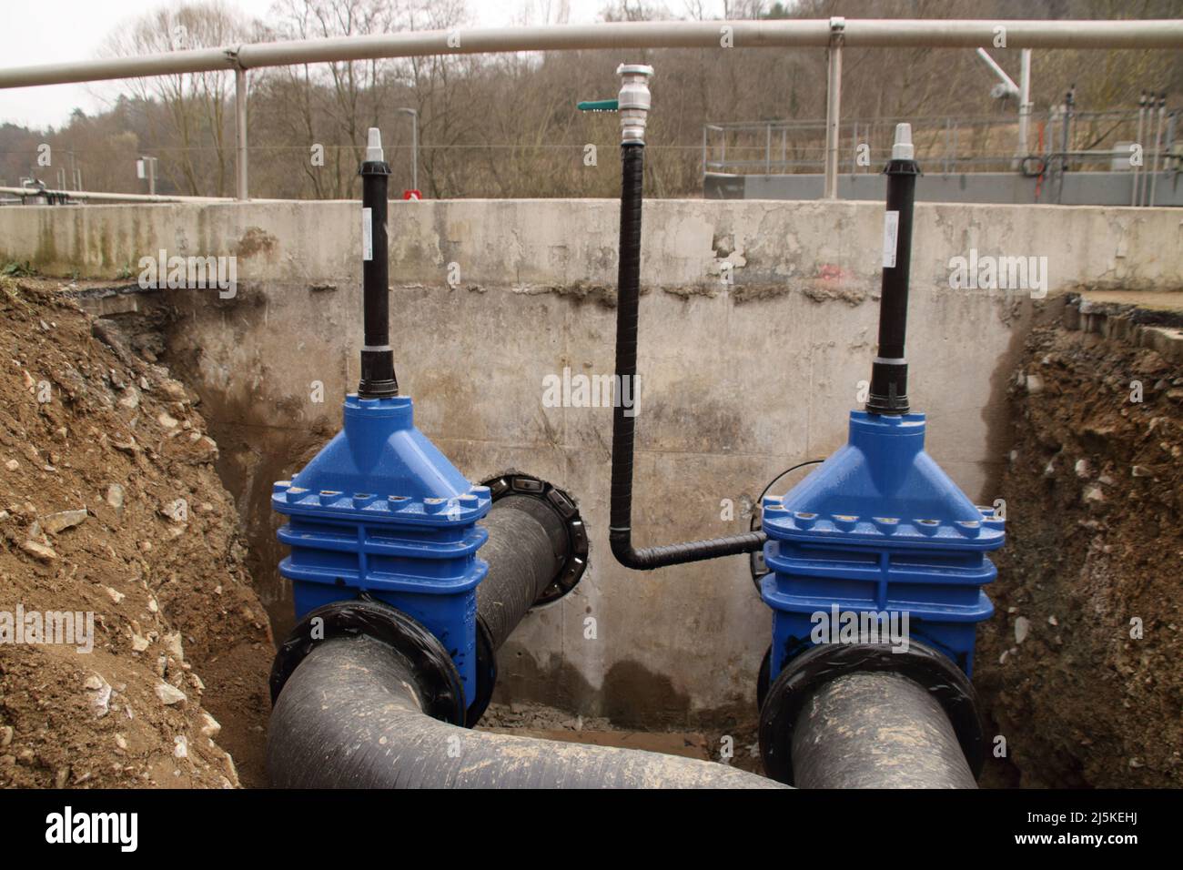 Gate valve and emergency bypass valve in front of an aeration tank in a ...
