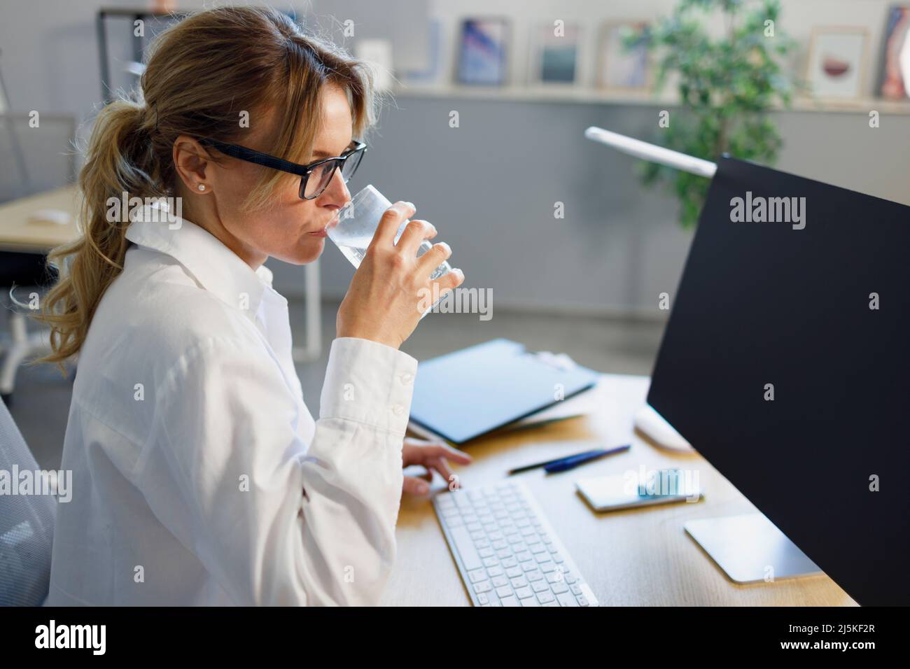 Middle aged director mature hi-res stock photography and images - Alamy