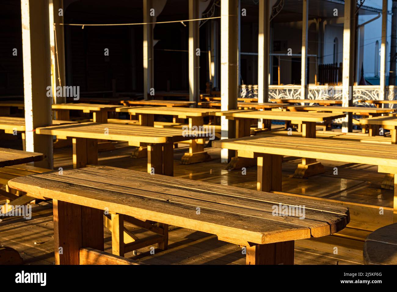 Empty wooden tables hi-res stock photography and images - Alamy