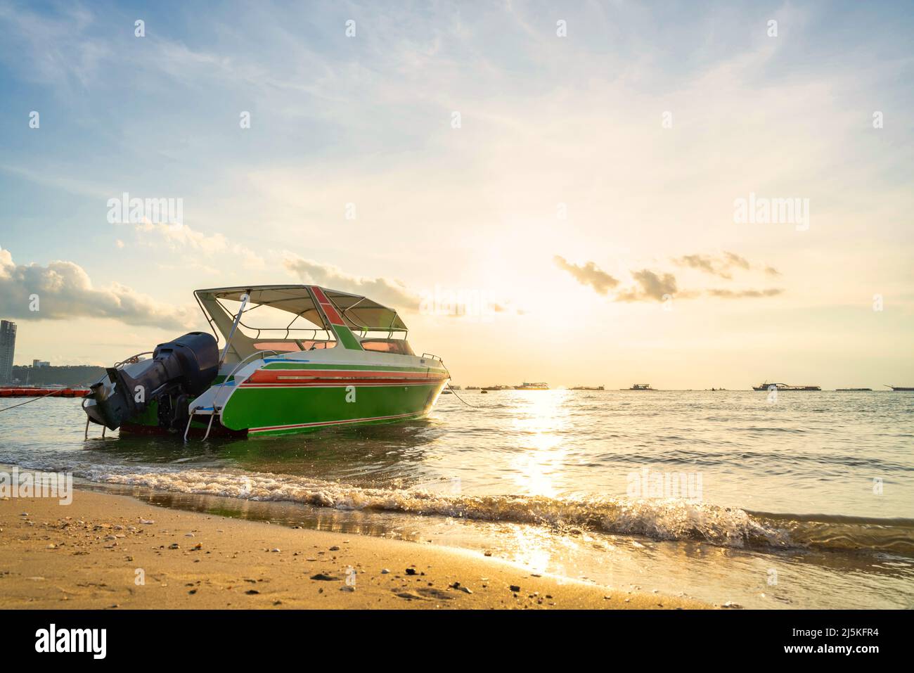 Green speedboat hi-res stock photography and images - Alamy