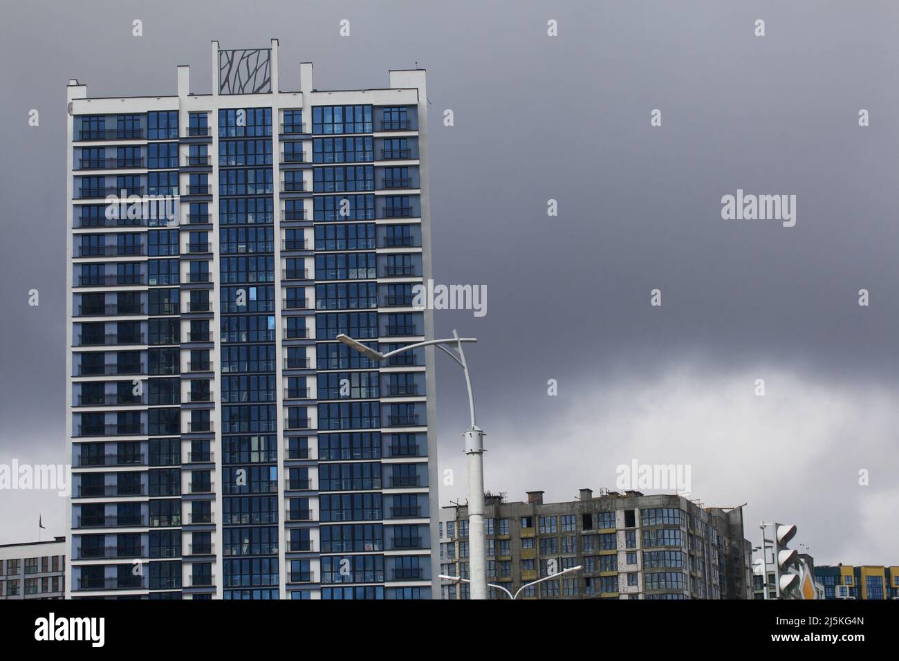 Construction of multi-storey buildings. Modern multi-storey building ...