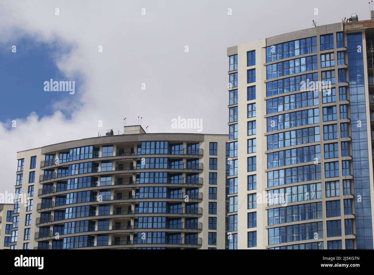 Construction of multi-storey buildings. Modern multi-storey building ...