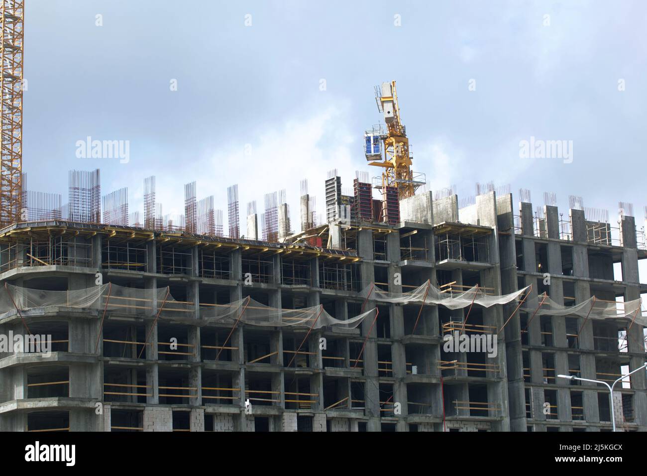 Construction of multi-storey buildings. Modern multi-storey building ...