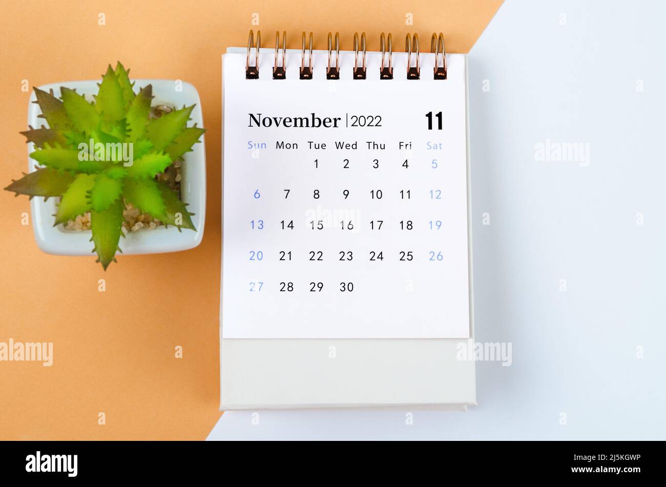 The November 2022 desk calendar with tree pot Stock Photo - Alamy