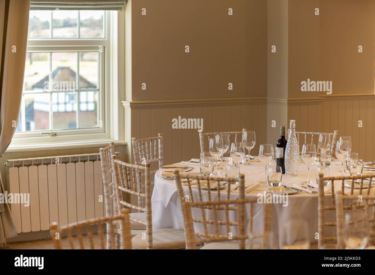 High Quality Fine Dining Restaurant Interior Table Setting with view ...