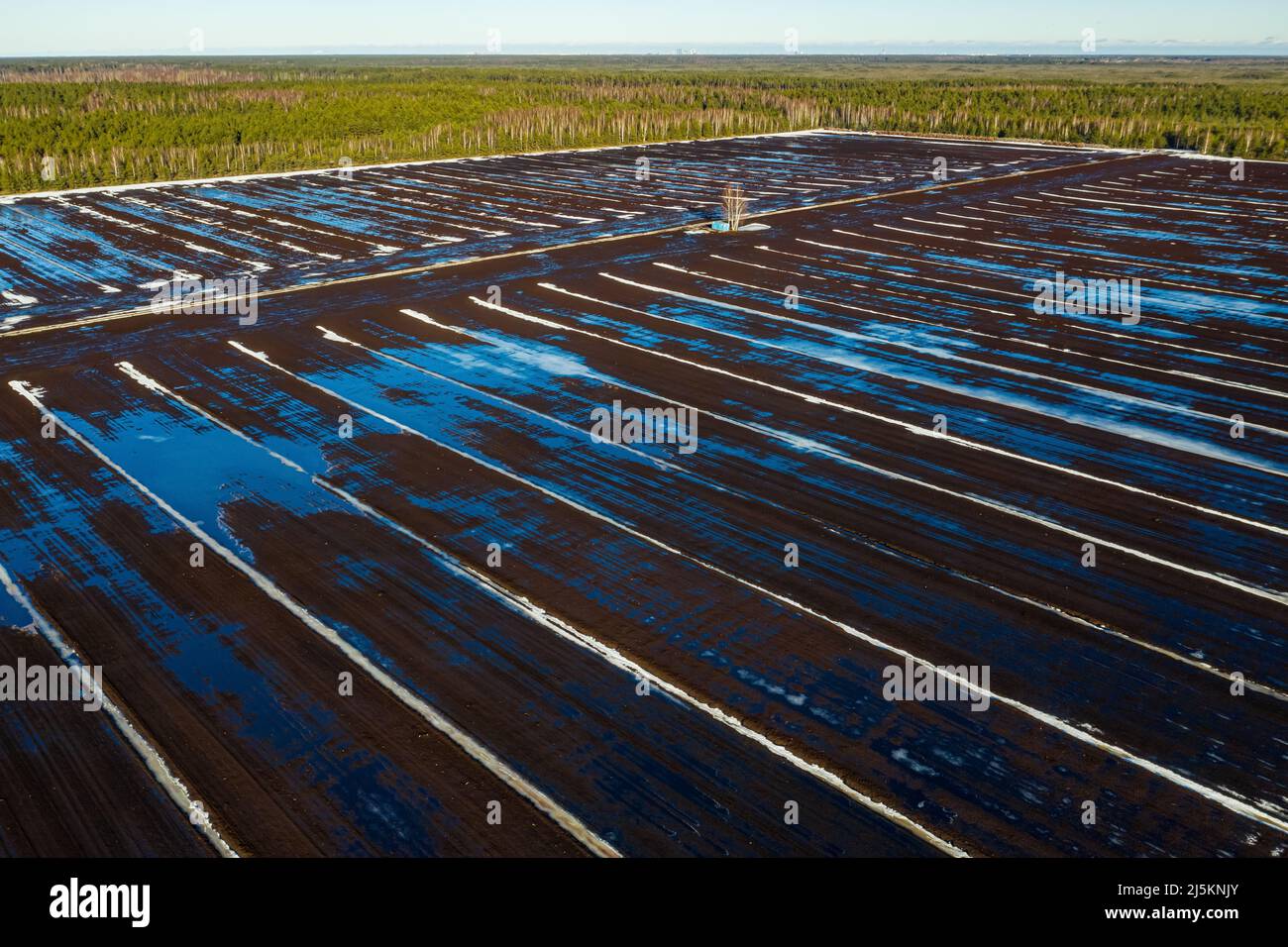 Dirty field hi-res stock photography and images - Alamy