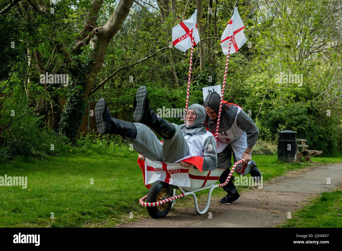 Wheelbarrow race hi-res stock photography and images - Alamy
