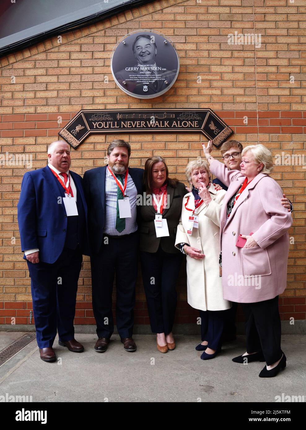 Gerry Marsden's family unveil a plaque in his memory before the Premier ...