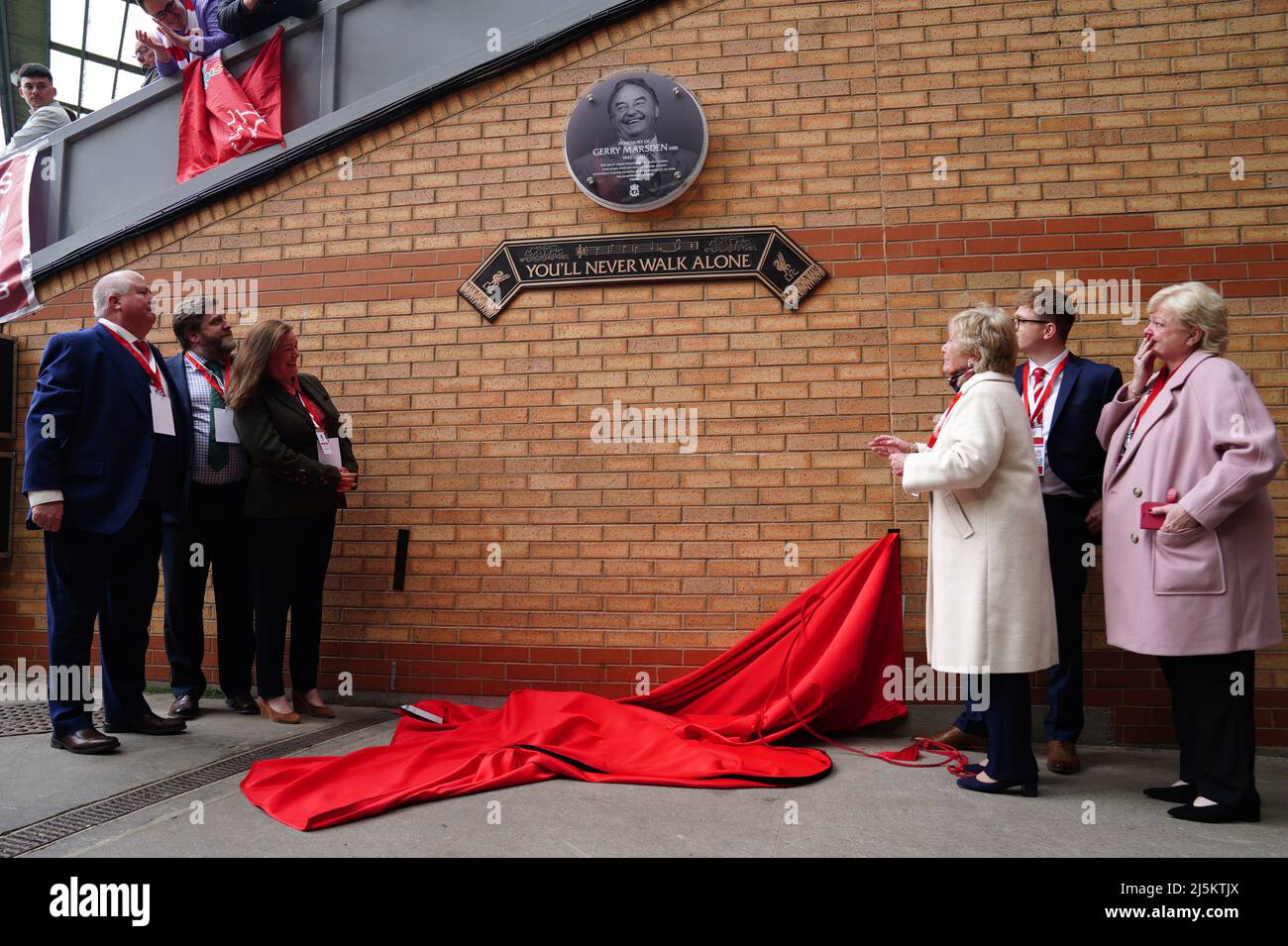 Gerry Marsden's family unveil a plaque in his memory before the Premier ...
