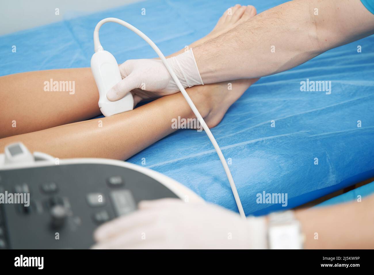 Lower limb vascularing ultrasound in young woman Stock Photo - Alamy