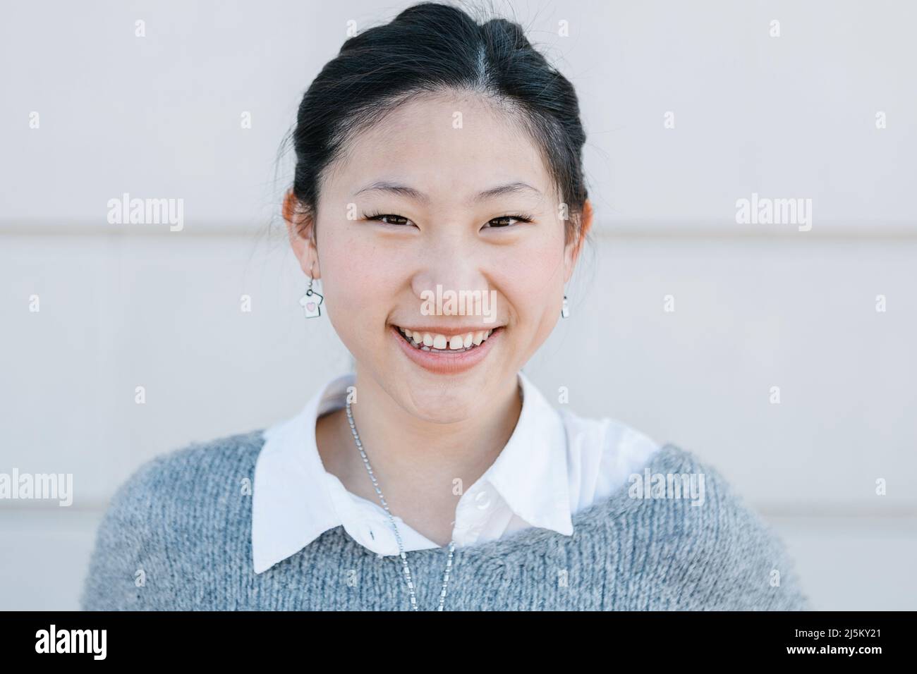 Portrait of young beautiful asian woman smiling at camera Stock Photo ...