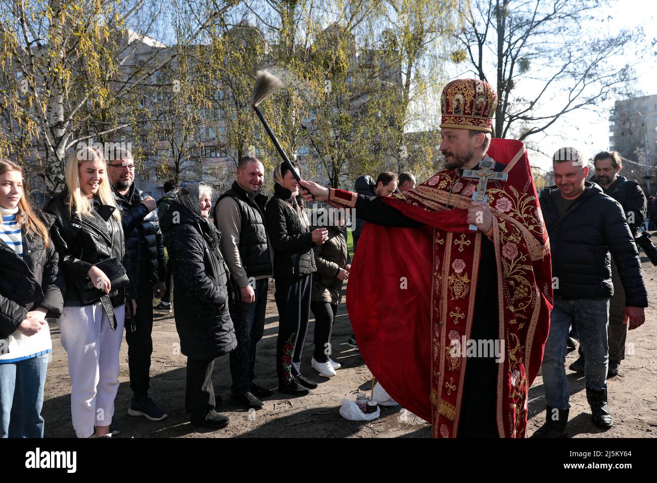 Non Exclusive: BUCHA, UKRAINE - APRIL 24, 2022 - A priest blesses ...