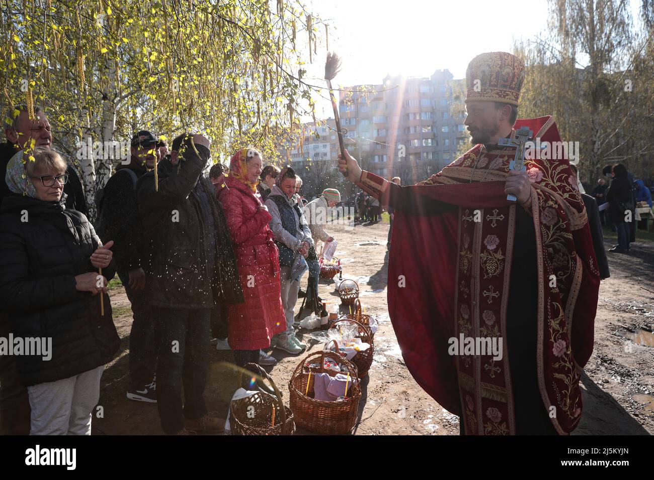 Non Exclusive: BUCHA, UKRAINE - APRIL 24, 2022 - A priest blesses ...