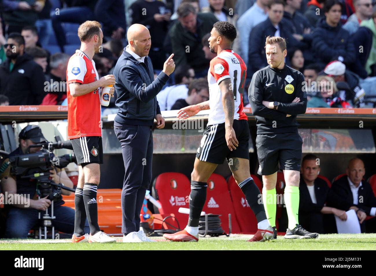 ROTTERDAM - (lr) Feyenoord coach Arne Slot, Reiss Nelson of Feyenoord ...