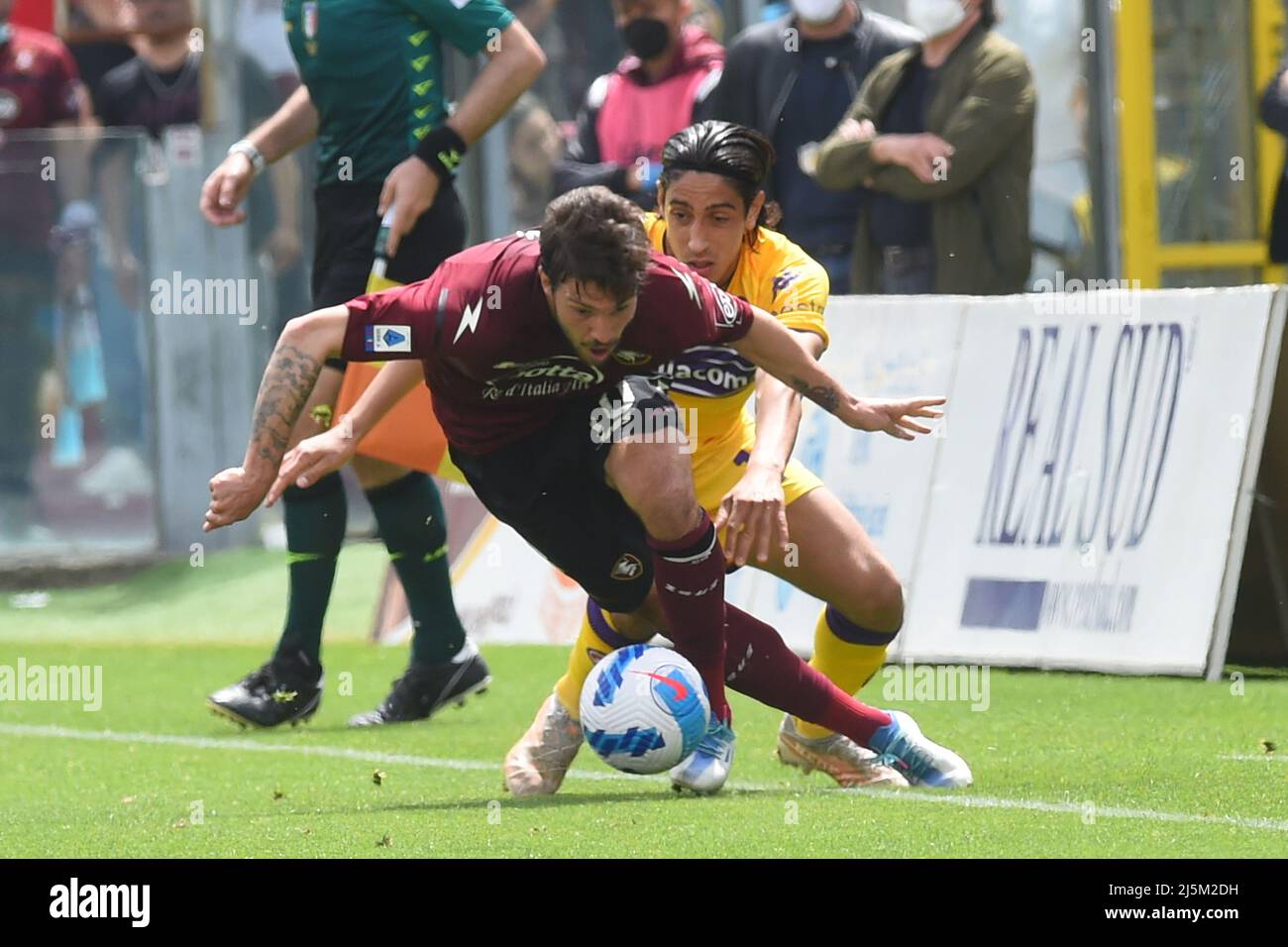 Simone Verdi (US Salernitana 1919) and Youssef Maleh ( ACF Fiorentina ...