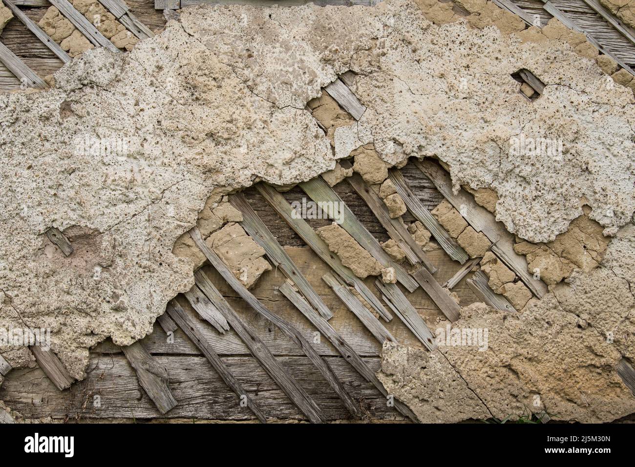 Abandoned mud straw house hi-res stock photography and images - Alamy