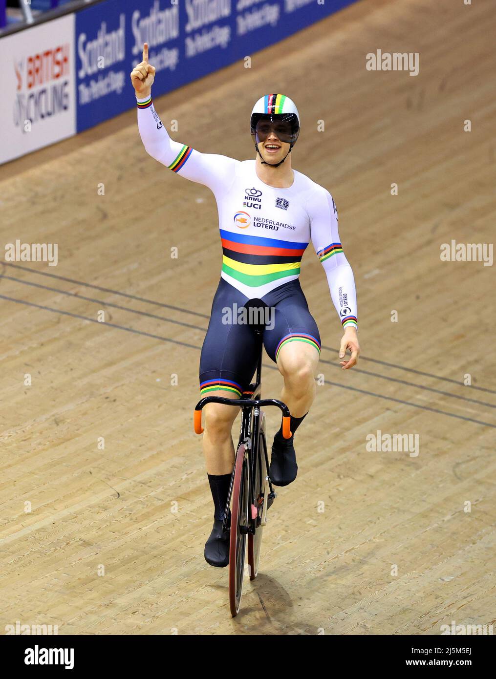 Netherland's Harrie Lavreysen celebrates after winning gold in the Men ...