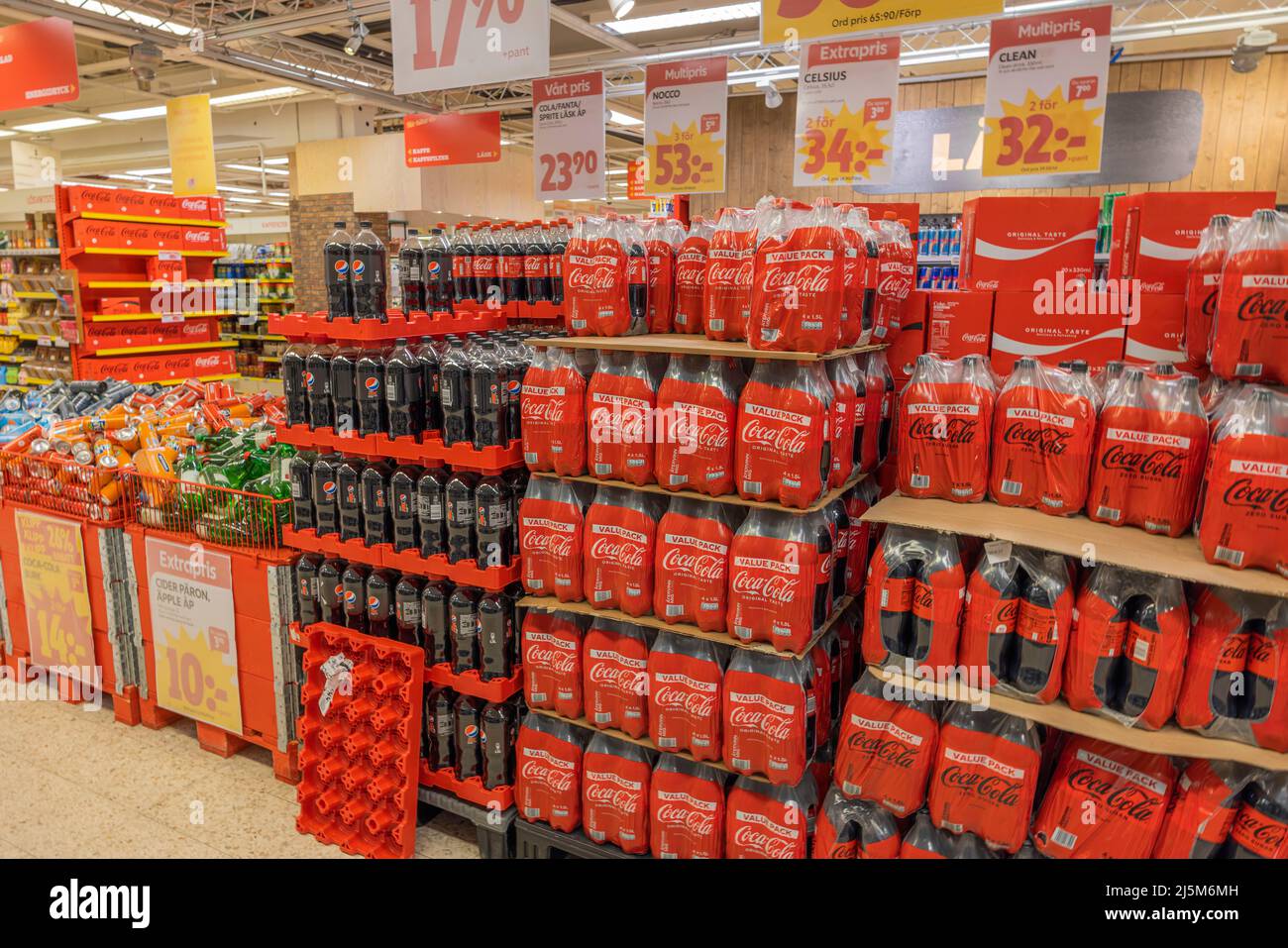 Beautiful grocery store interior hi-res stock photography and images ...