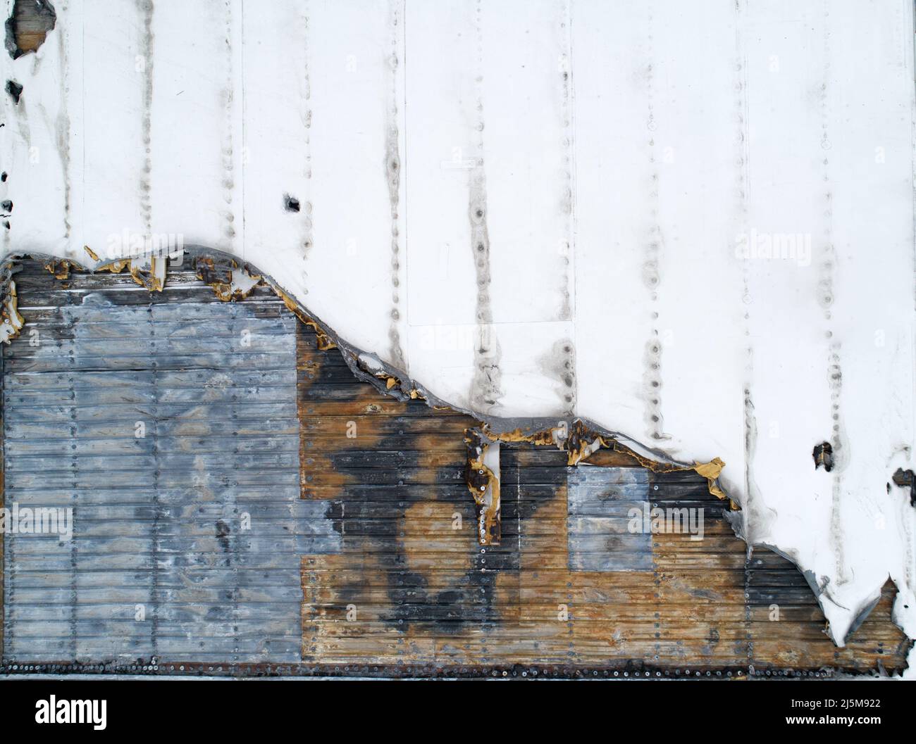 fire damaged roof on a building Stock Photo - Alamy