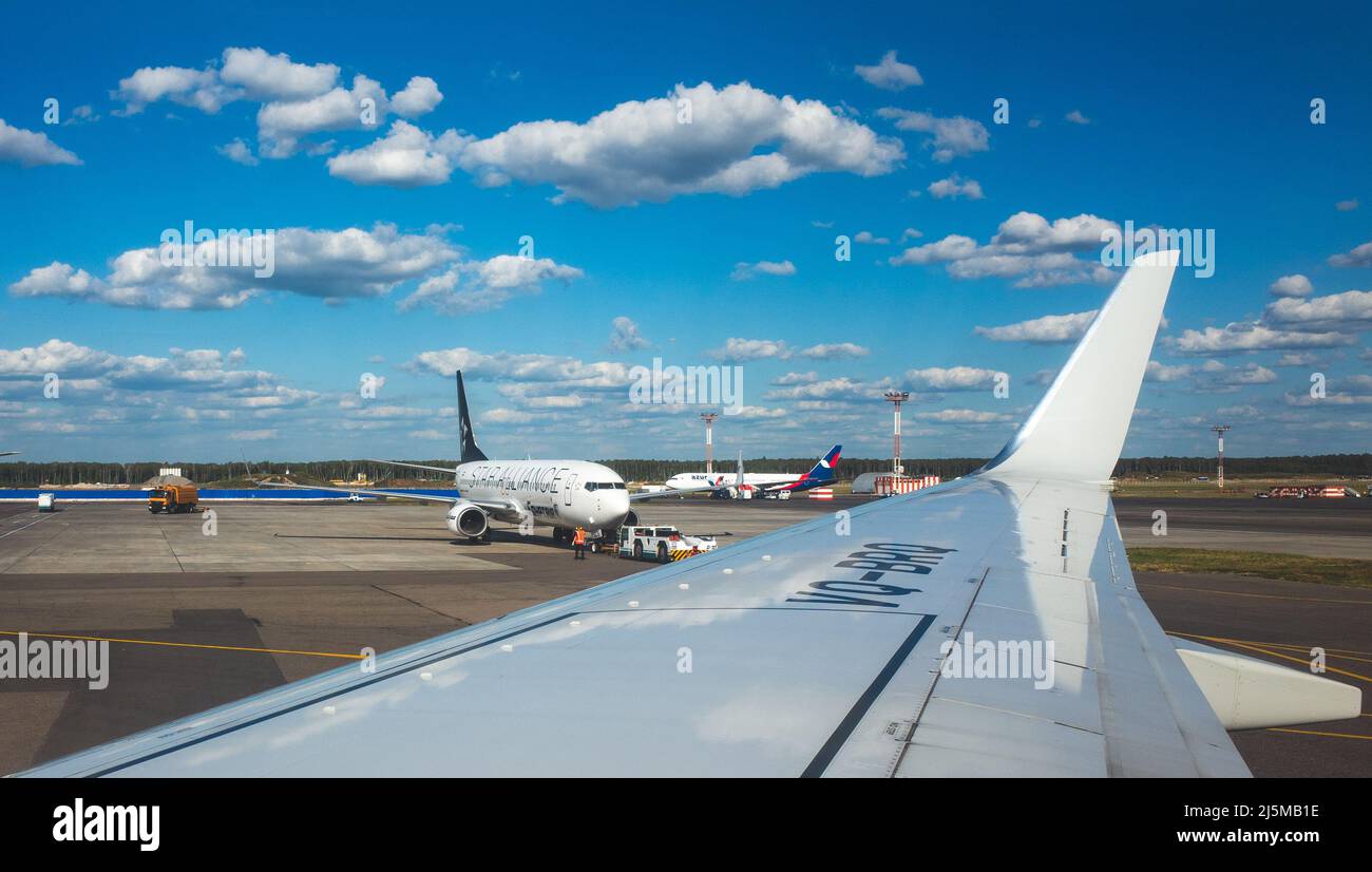 The domodedovo international airport hi-res stock photography and ...
