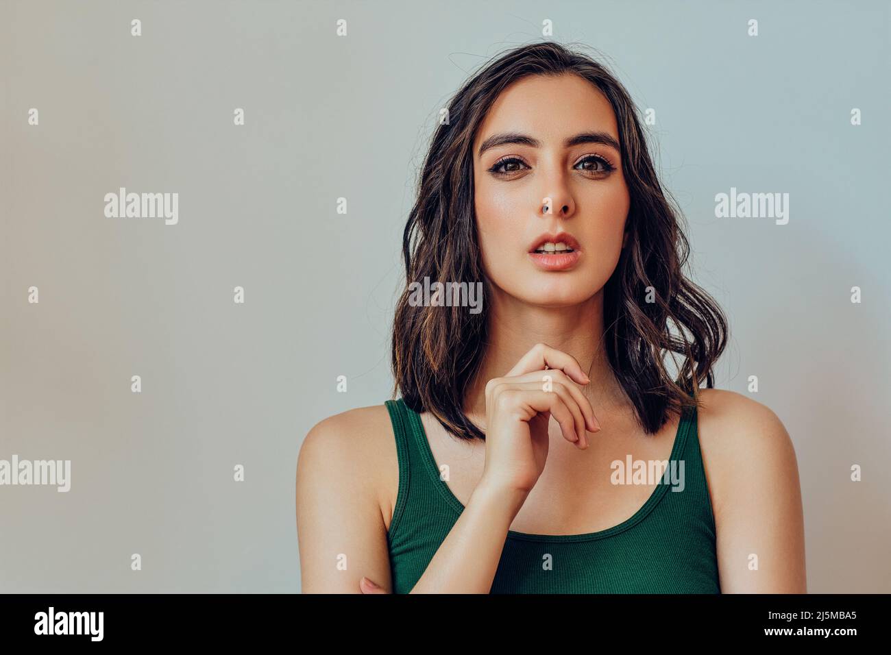 Thinking solution serious young hi-res stock photography and images - Alamy