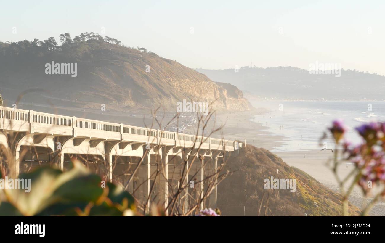 Bridge on pacific coast highway 1, Torrey Pines state beach, Del Mar ...
