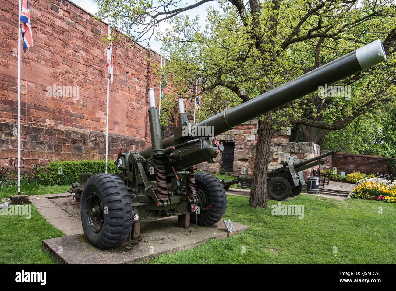 BL 5.5 inch Mk3 artillery gun , one of two WW11 guns outside Shrewsbury ...